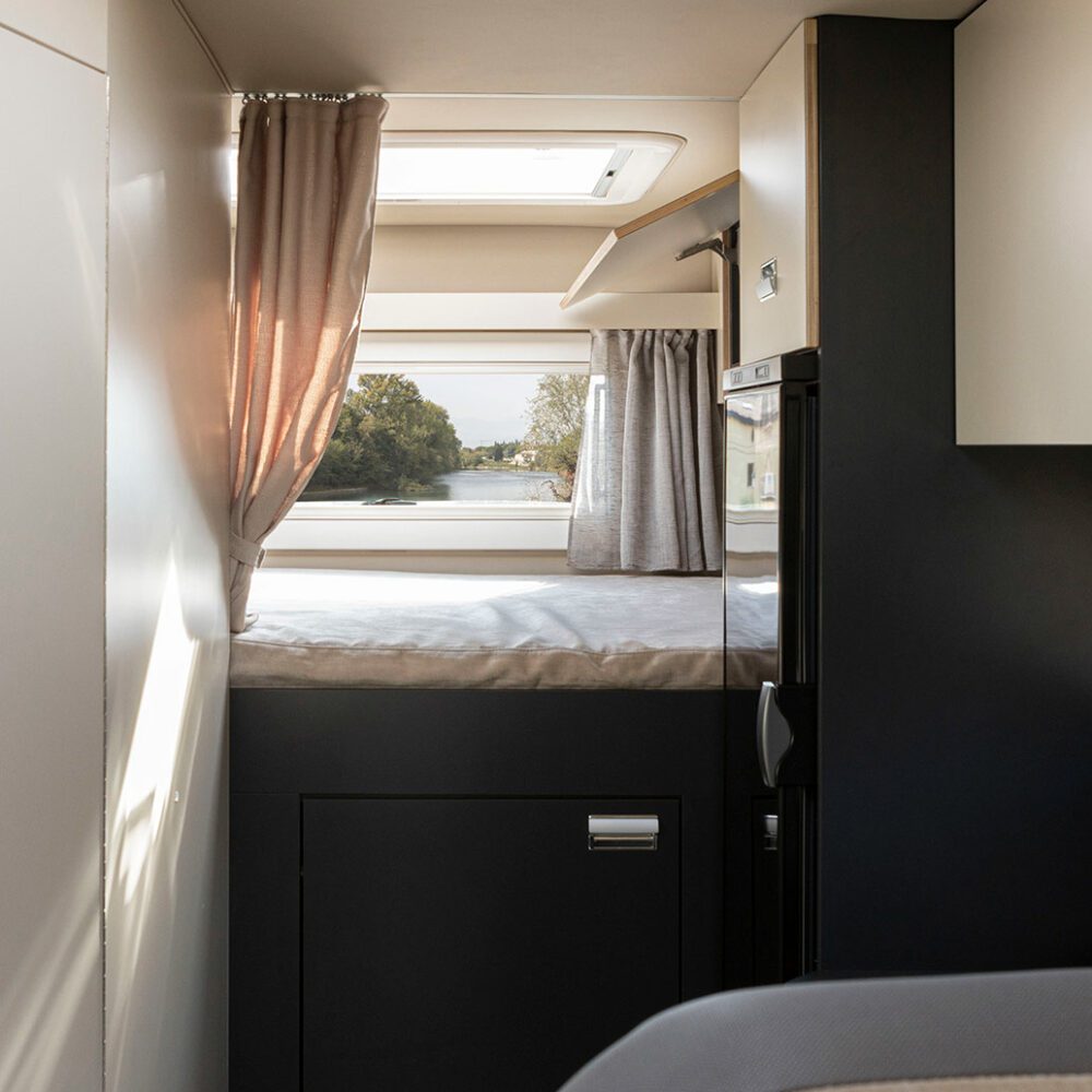 Deluxe Motorhome 4 seats - Travelling with style | Atlantis