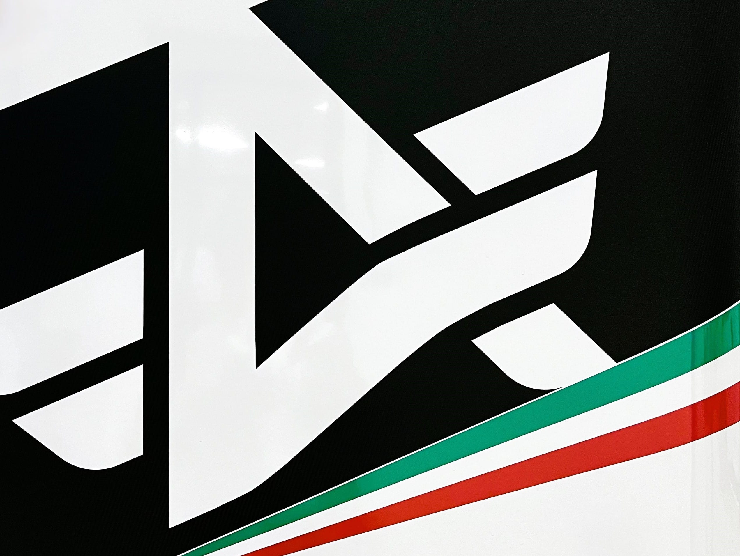 CARBON 595: the world's first motorhome in carbon fiber monocoque ...